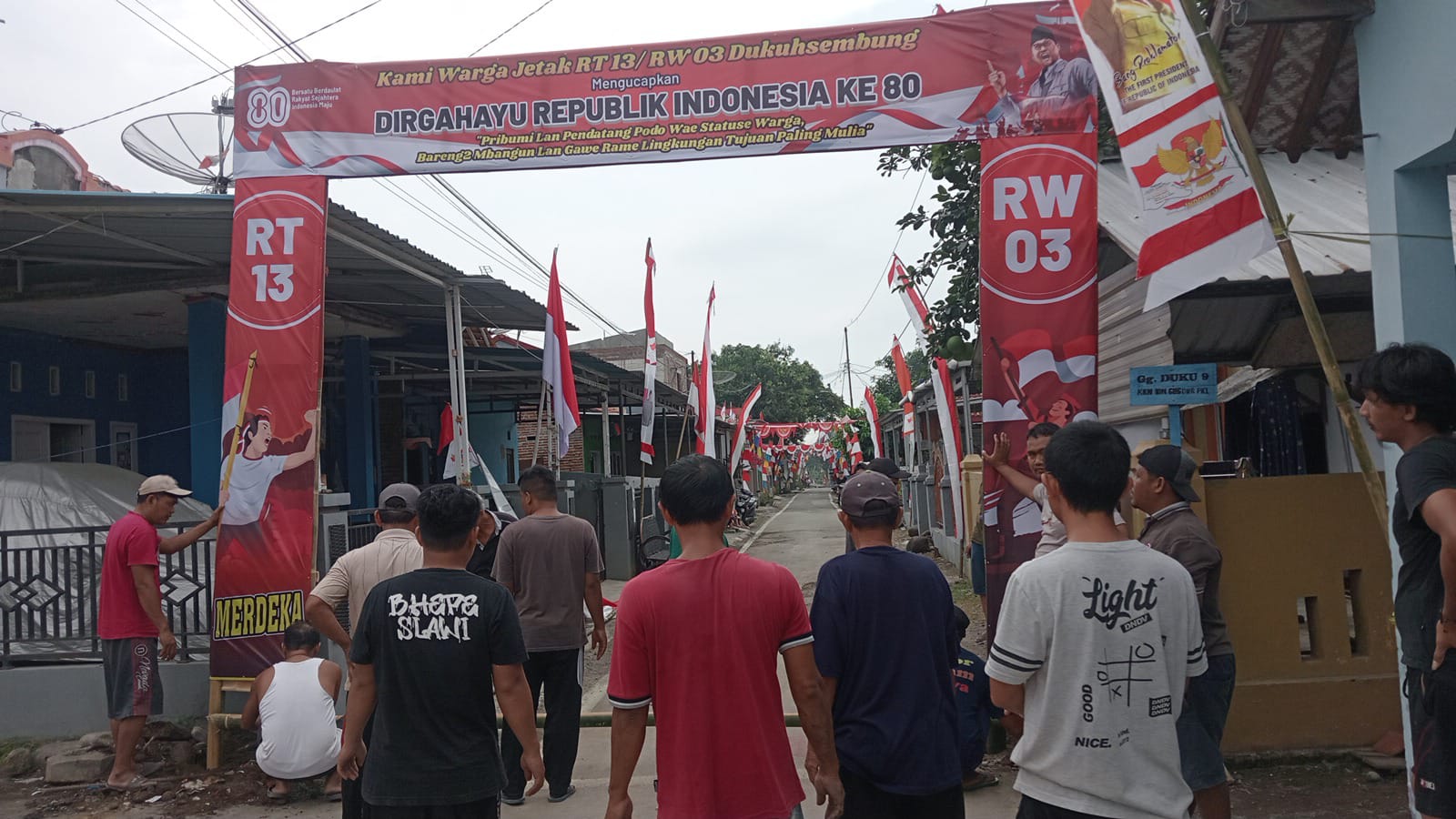 Warga Jetak RT 13 RW 3 Kecamatan Pangkah, Tegal, Membangun Kebersamaan ...